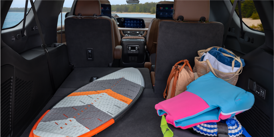 The New 2025 Chevrolet Suburban | Large SUV | Chevrolet Canada